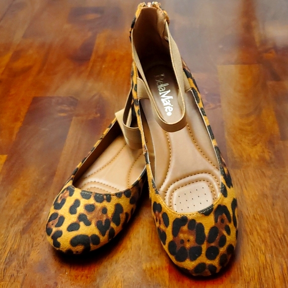 Bella Marie | Shoes | Bella Marie Flats | Poshmark